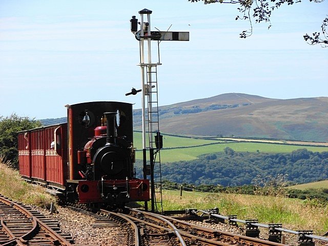 Statfold with train - Narrow Gauge railway Photo Gallery